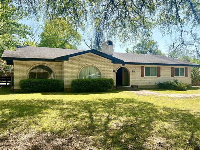 710 N 6th St, Crockett, TX 75835 | MLS# 25006532 | 25 Photos - Movoto
