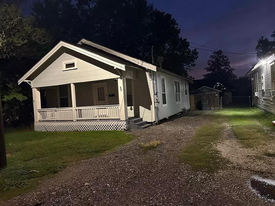 885 N 4th St, Beaumont, TX 77701 | 14 Photos - Movoto