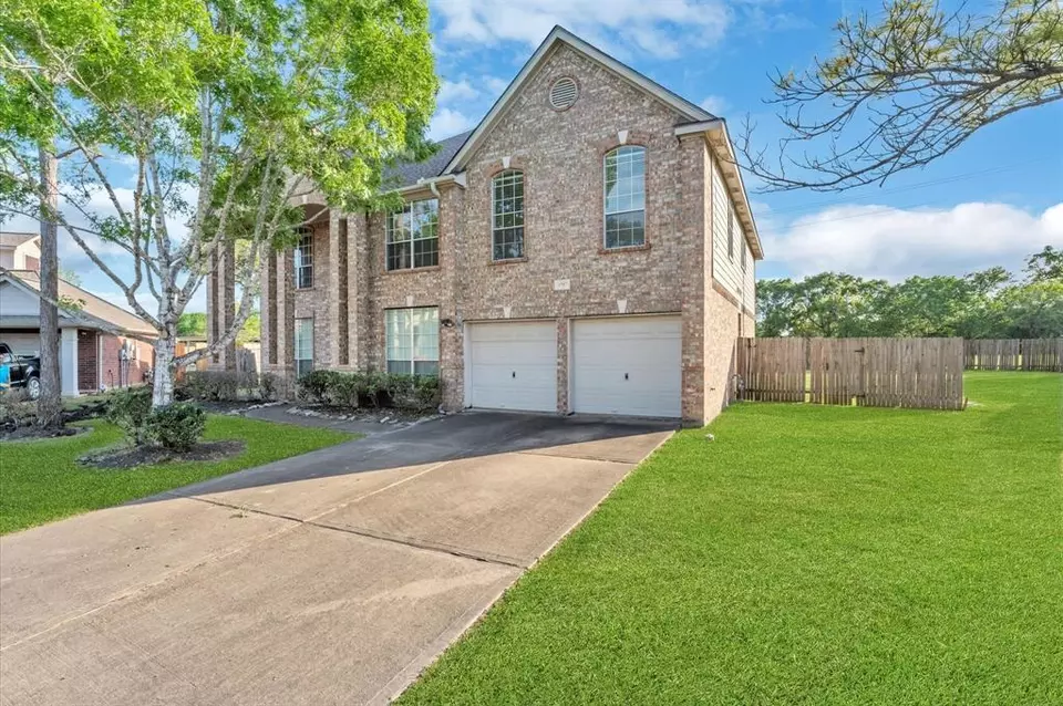 3707 Pine View Ct, Pearland, TX 77581 | 29 Photos - Movoto