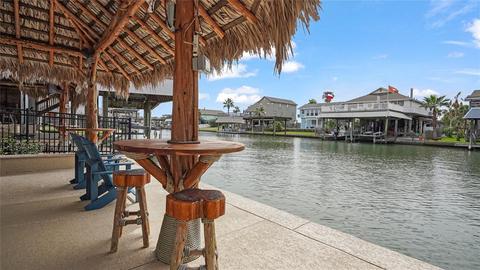 1331 Coral Way, Tiki Island, TX 77554 | 41 Photos | MLS #26146564 - Movoto