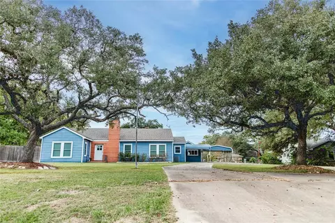 603 S Mccarty Ave, Eagle Lake, TX 77434 | 39 Photos - Movoto