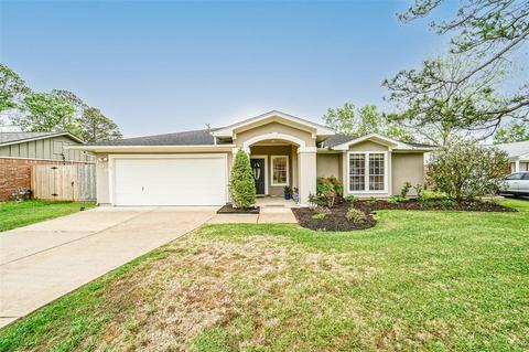 109 Lottie Ln, Friendswood, TX 77546 | 25 Photos | MLS #32269968 - Movoto