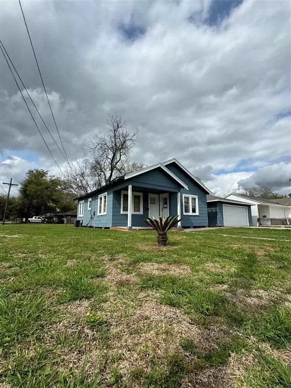 6341 Howe St, Groves, TX 77619 | 27 Photos - Movoto