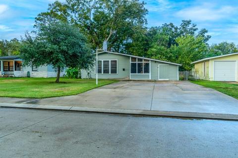 710 Winding Way, Lake Jackson, TX 77566 | 18 Photos | MLS #34194743 ...