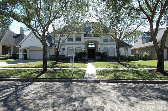 3214 Riviera Dr, Sugar Land, TX 77479 | 16 Photos | MLS #47785634 - Movoto