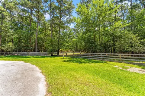 28613 Beth Marie, Magnolia, TX 77355 | MLS# 48339241 | 17 Photos - Movoto