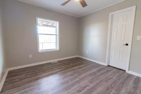 501 E Waverly Ave, Eagle Lake, TX 77434 | 33 Photos - Movoto