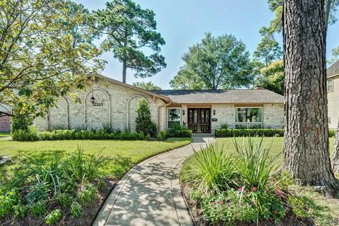 12323 Old Oaks Dr, Houston, TX 77024 | 25 Photos | MLS #5249063 - Movoto