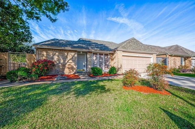 11834 Brook Meadows Ln, Meadows Place, TX 77477 | 48 Photos - Movoto