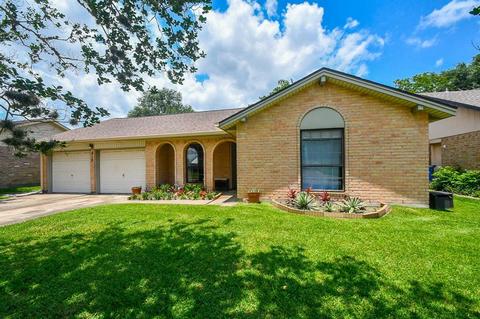 418 Hubert St, Webster, TX 77598 | 26 Photos | MLS #53874226 - Movoto