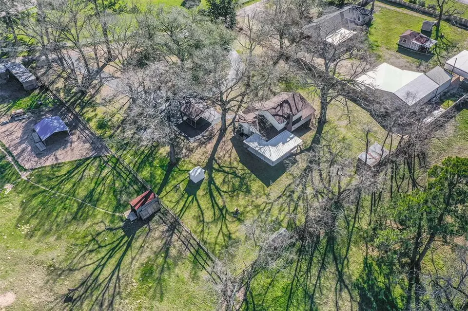 11560 Calfee Rd, Conroe, TX 77304 | MLS# 56622382 | 37 Photos - Movoto