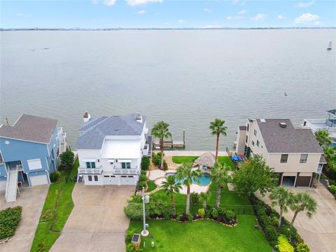 122 Quayside Dr, Tiki Island, TX 77554 | 10 Photos | MLS #61631670 - Movoto