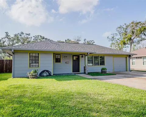 204 Caladium St, Lake Jackson, TX 77566 | MLS #86122238 - Movoto