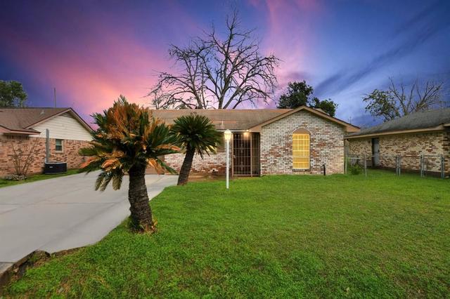 3411 Castledale Dr, Houston, TX 77093 | MLS# 63421151 | 26 Photos - Movoto