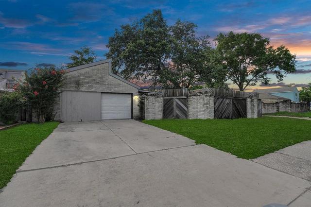 7018 Marisol Dr, Houston, TX 77083 | 39 Photos - Movoto