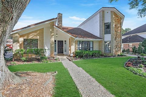 1755 Carriage Way, Sugar Land, TX 77478 | 30 Photos | MLS #64969438 ...