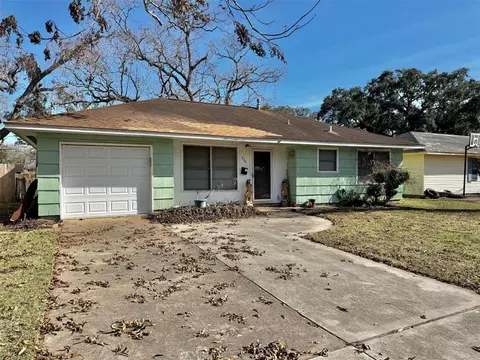 204 Caladium St, Lake Jackson, TX 77566 | MLS #86122238 - Movoto