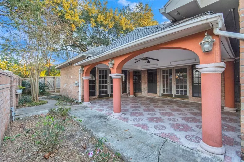 7918 Oakwood Hollow St, Houston, TX 77040 | 36 Photos - Movoto