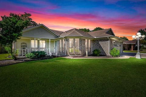 510 Cindyrella Dr, Highlands, TX 77562 | 34 Photos | MLS #71028603 - Movoto
