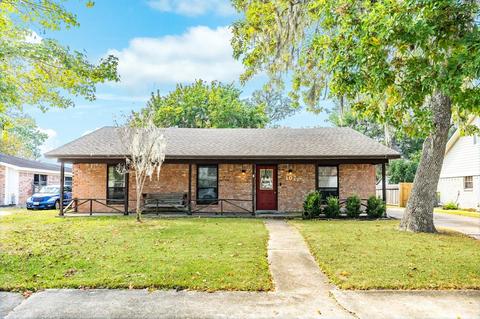 107 Anchusa St, Lake Jackson, TX 77566 | 27 Photos | MLS #73924451 - Movoto