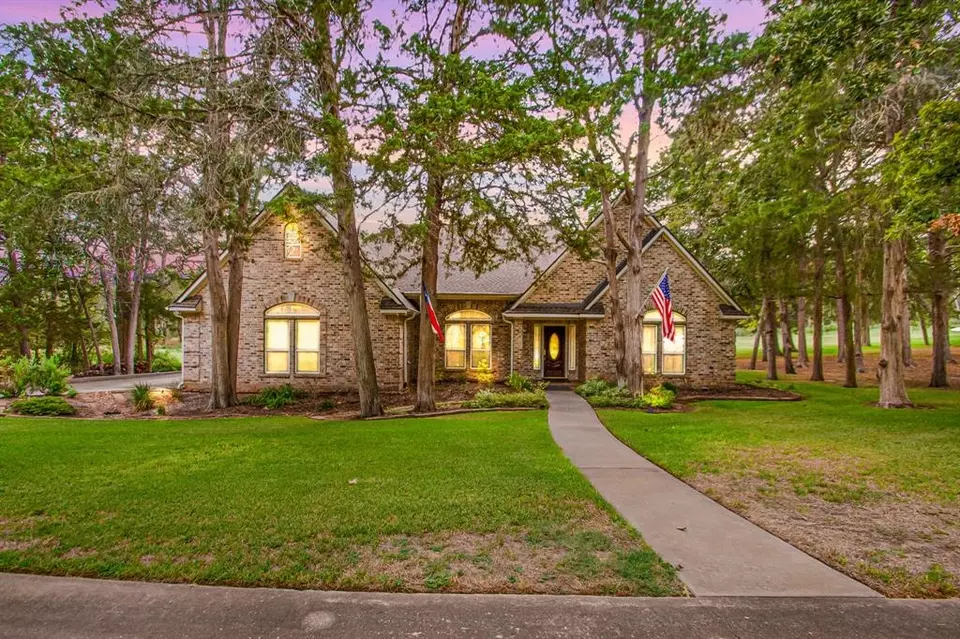 209 Oakmont Dr, New Ulm, TX 78950 | 21 Photos - Movoto