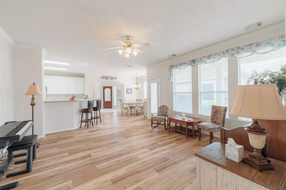 2218 W Marsala Ct, Pearland, TX 77581 | MLS# 80542998 | 23 Photos - Movoto