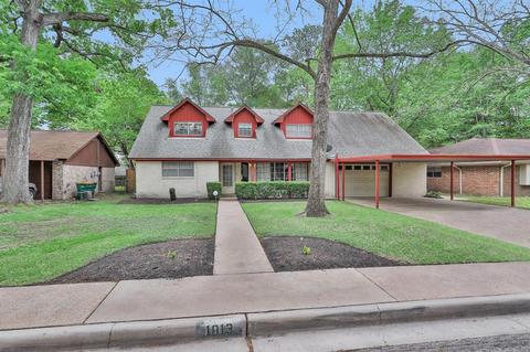 1013 Stevens Ave, Conroe, TX 77301 | 34 Photos | MLS #84608930 - Movoto