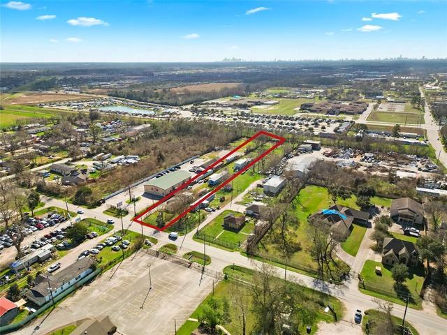 3127 Frick Rd, Houston, TX 77038 | MLS# 89687112 | 16 Photos - Movoto
