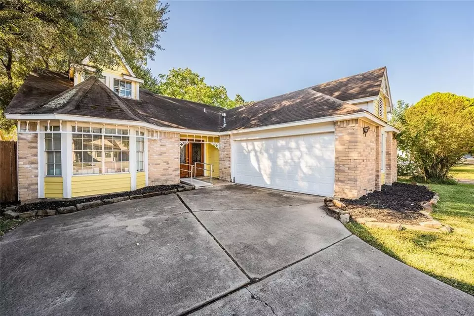 12739 Ashford Brook Dr, Houston, TX 77082 | 9 Photos - Movoto