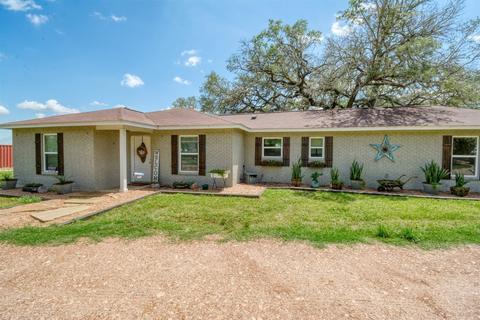 1071 Main Ave, Lincoln, TX 78948 | 18 Photos | MLS #4815666 - Movoto