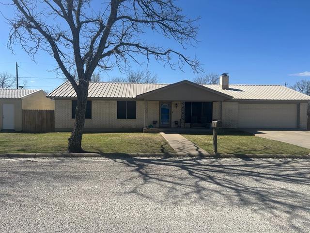 702 Meadowlark St, Hamilton, TX 76531 | MLS# 7306072 | 26 Photos - Movoto