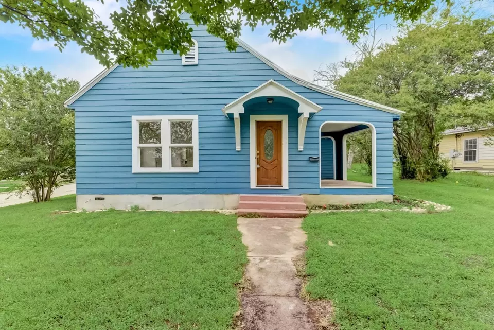 440 N Main St, Rockdale, TX 76567 | 31 Photos - Movoto