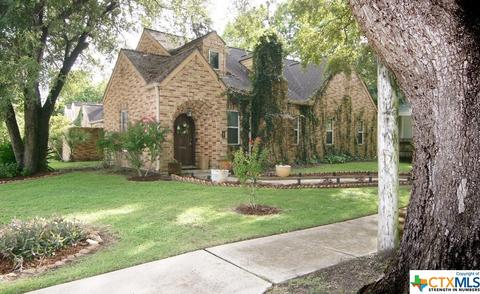 407 E Santa Rosa St, Victoria, TX 77901 | 26 Photos | MLS #484039 - Movoto