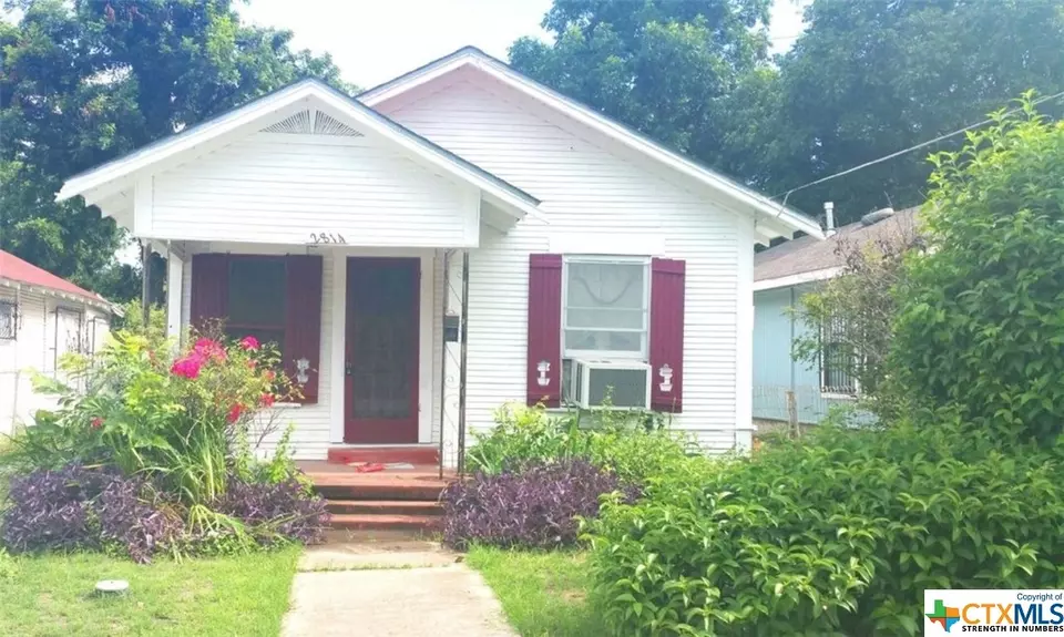 2814 W Martin St, San Antonio, TX 78207 | 9 Photos - Movoto