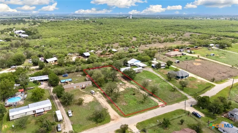 180 Dewey Ln, Seguin, TX 78155 | MLS# 587474 | 14 Photos - Movoto