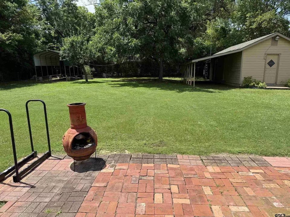 2015 E Fifth St, Tyler, TX 75701 | MLS# 25009675 | 32 Photos - Movoto