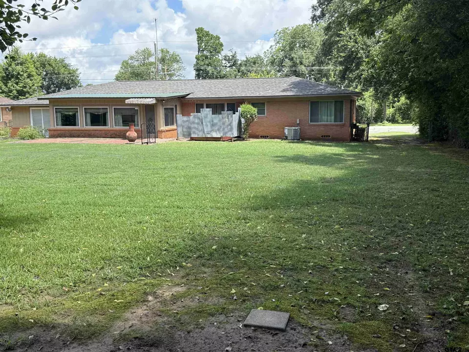 2015 E Fifth St, Tyler, TX 75701 | MLS# 25009675 | 32 Photos - Movoto