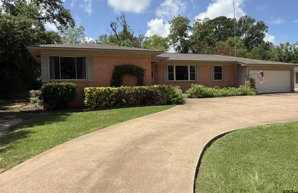 2015 E Fifth St, Tyler, TX 75701 | MLS# 25009675 | 32 Photos - Movoto