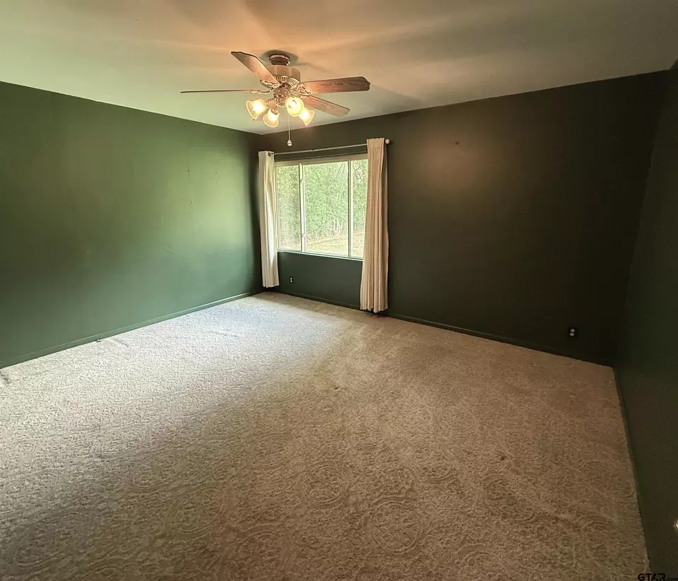 2015 E Fifth St, Tyler, TX 75701 | MLS# 25009675 | 32 Photos - Movoto