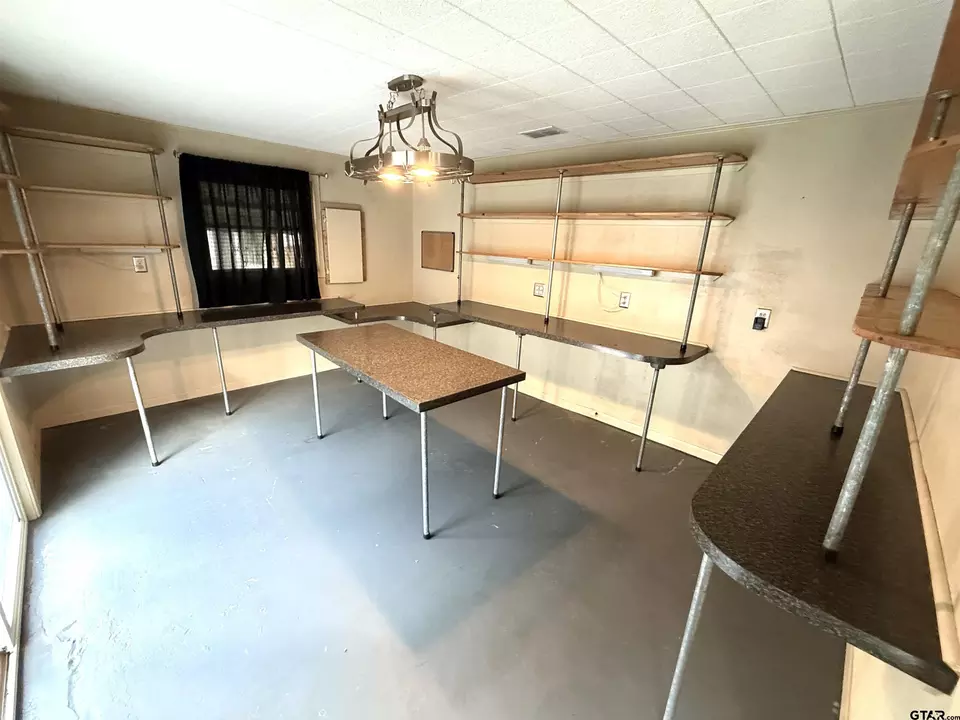 2015 E Fifth St, Tyler, TX 75701 | MLS# 25009675 | 32 Photos - Movoto