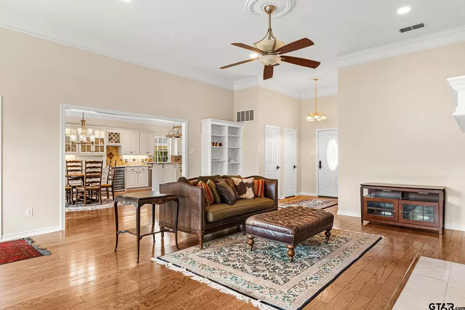 3312 Storey Lake Dr, Tyler, TX 75707 | MLS# 25013540 | 27 Photos - Movoto