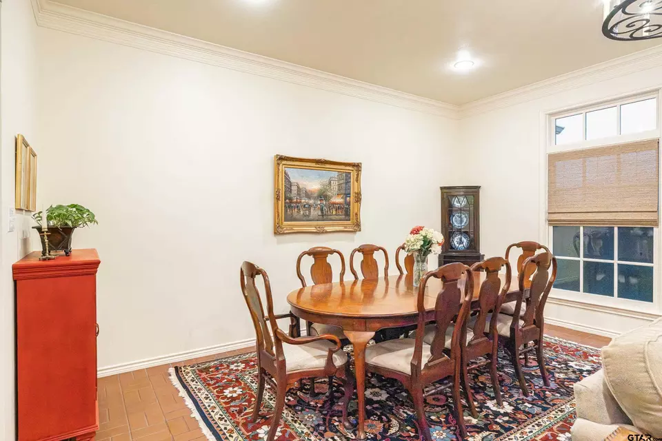 736 Fairmont Dr, Tyler, TX 75701 | MLS# 26000919 | 44 Photos - Movoto