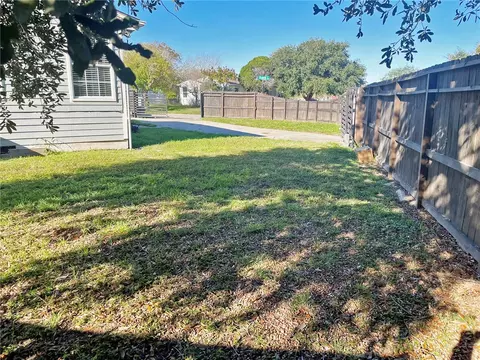 2702 Elizabeth, Corpus Christi, TX 78404 | 36 Photos - Movoto