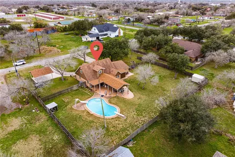 611 E Purisima St, Refugio, TX 78377 | 15 Photos - Movoto