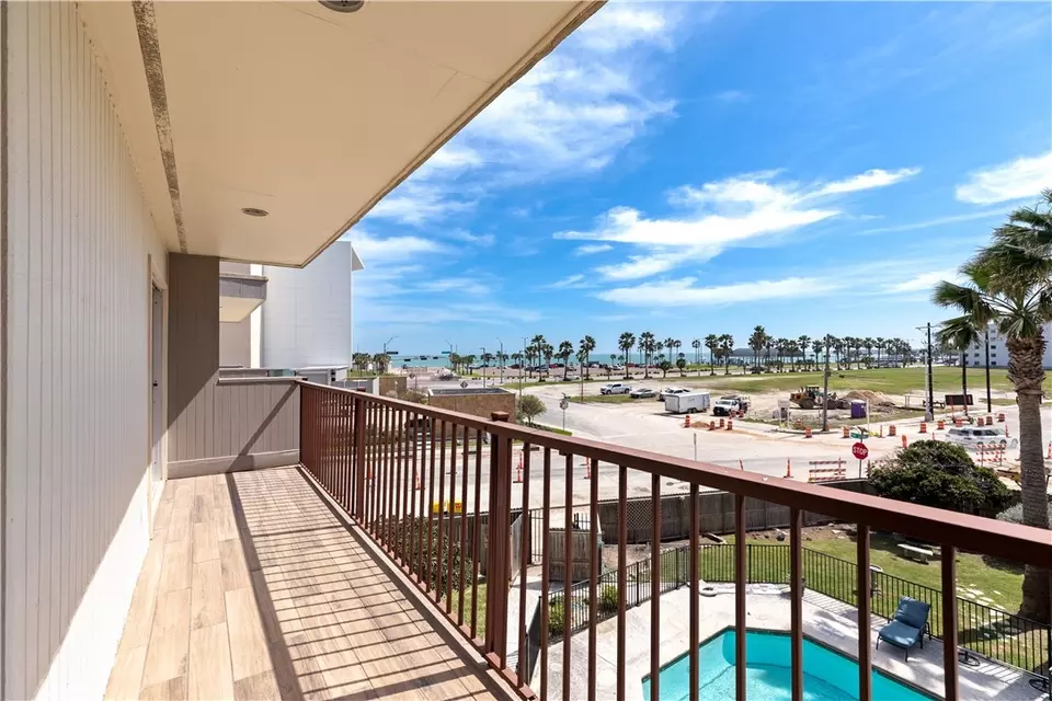 520 S Chaparral St #2, Corpus Christi, TX 78401 | 29 Photos - Movoto