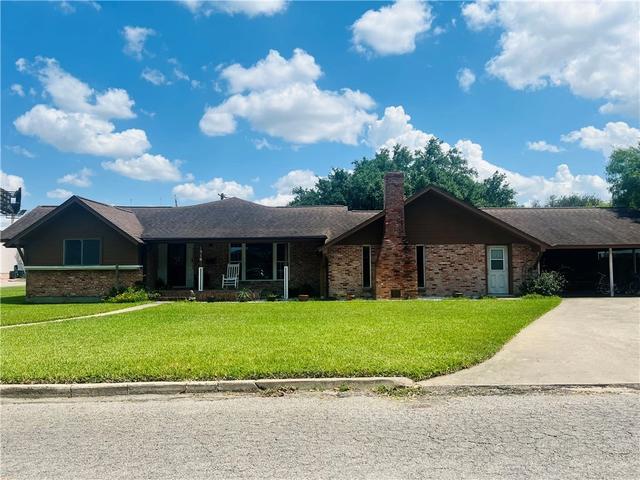 1916 Encino Ave, Alice, TX 78332 | 40 Photos - Movoto