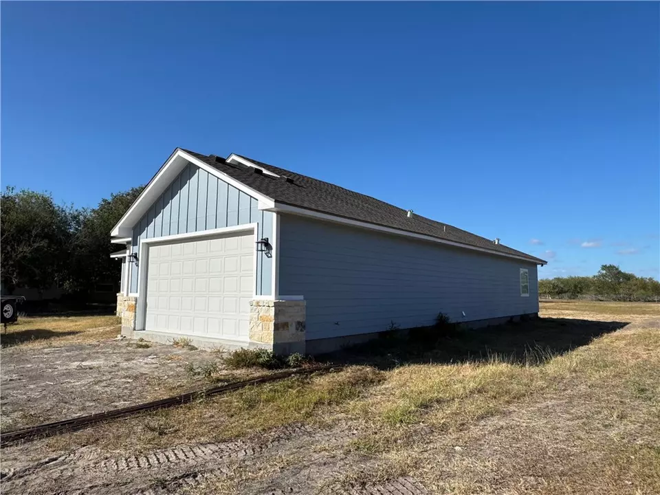 16022 Fm-630, Sinton, TX 78387 | MLS# 468101 | 10 Photos - Movoto