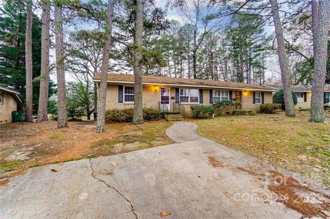 5010 Lakecrest Dr, Charlotte, NC 28215 | 28 Photos | MLS #3928143 - Movoto