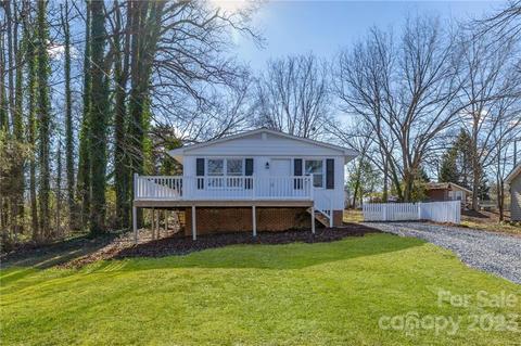 218 Roseboro Dr, Asheboro, NC 27203 | 26 Photos | MLS #3935349 - Movoto