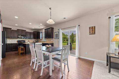 13824 Sunrise View Dr, Charlotte, NC 28278 | 48 Photos | MLS #4032619 ...